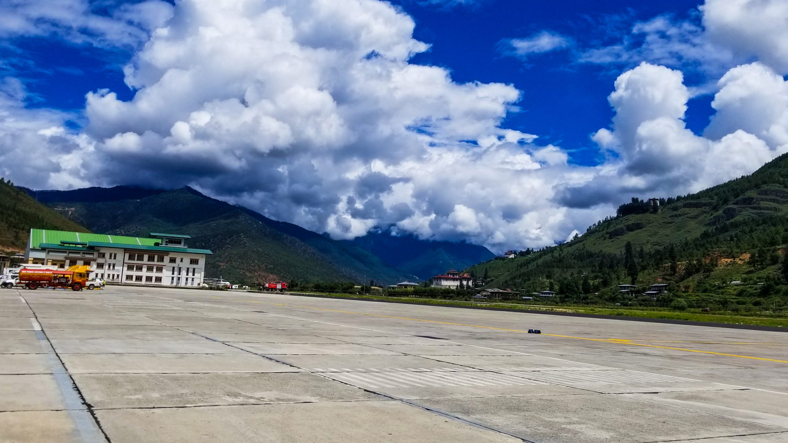 Paro Airport to Thimphu - A Walk in the World - Photo Travel Guide